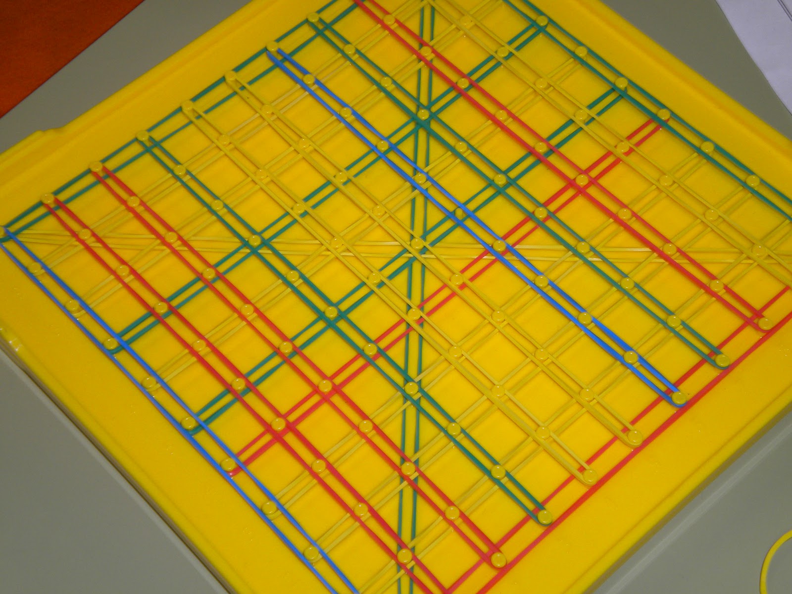 YA ESTAMOS EN PRIMERO: NOS GUSTA TRABAJAR CON EL GEOPLANO...NUESTRA ...