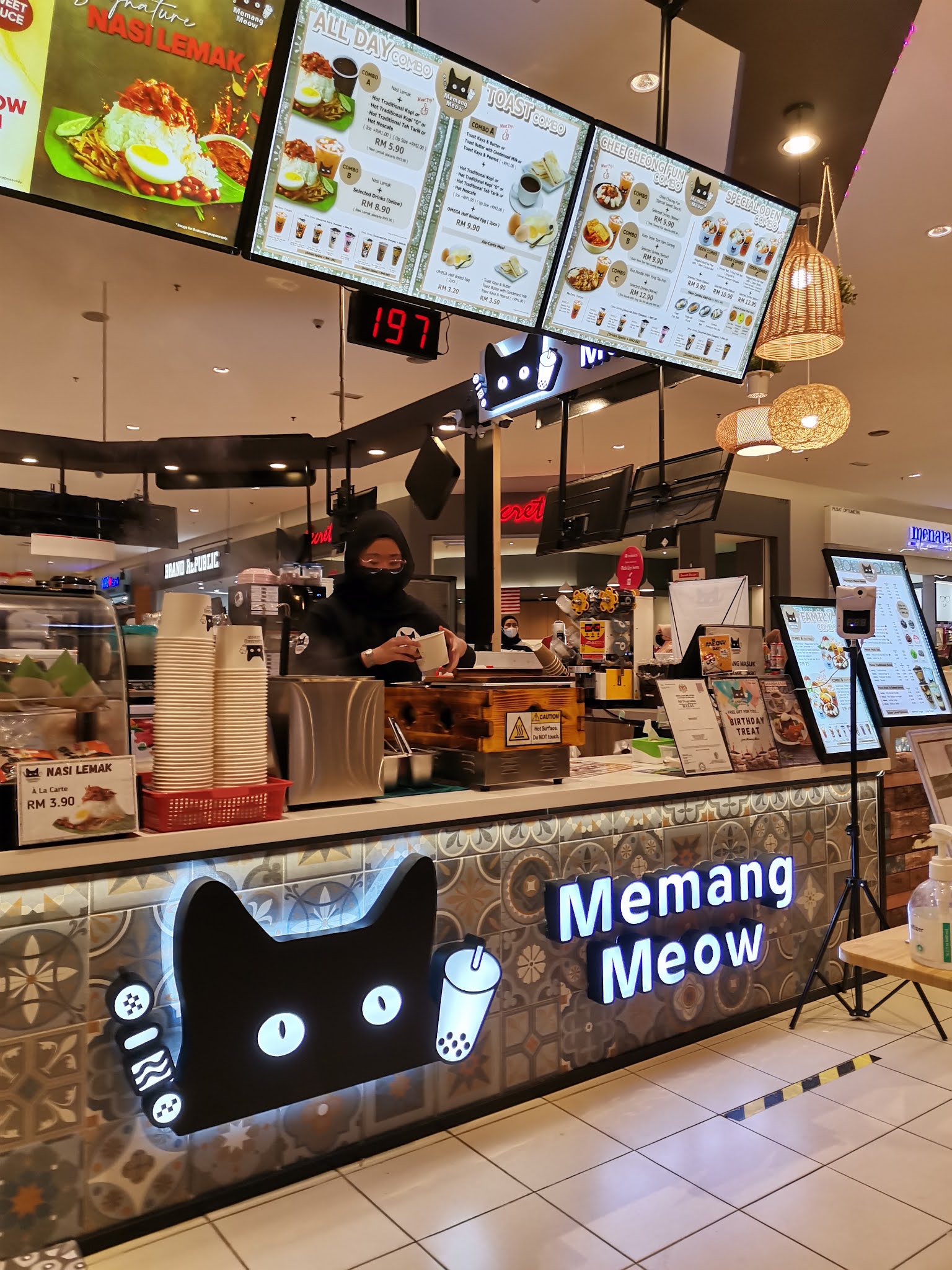 MAKAN DI MEMANG MEOW | Ceritera Si Gadis Biru