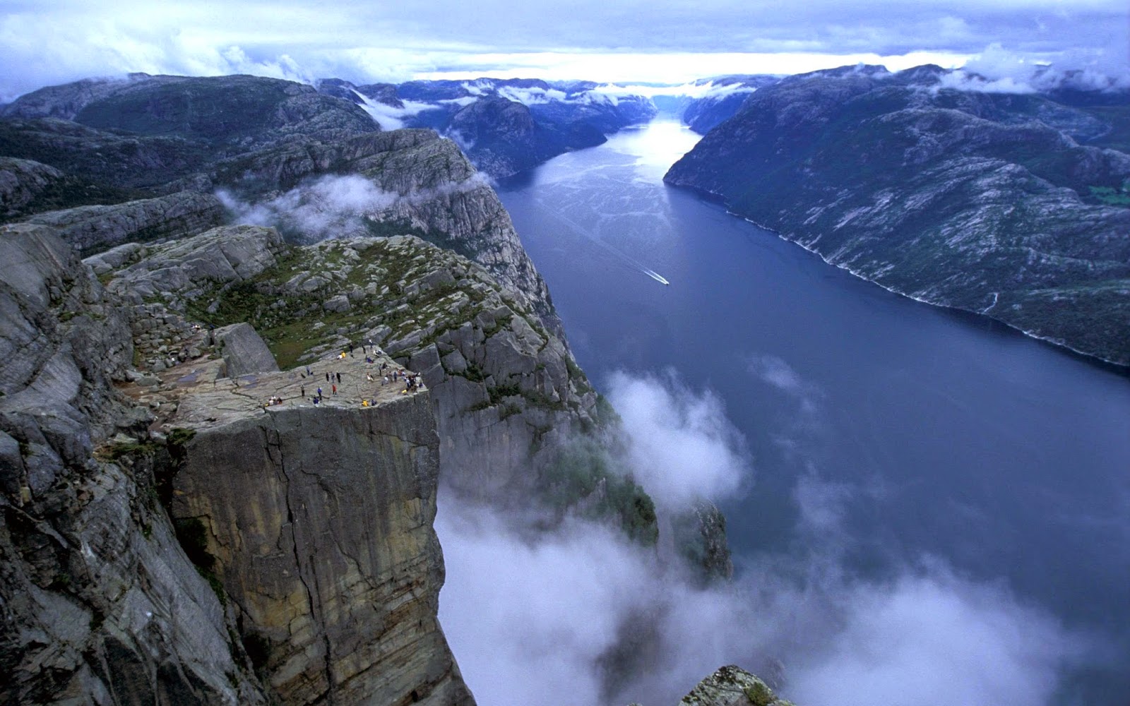 Um pouco de cada coisa: Preikestolen - Pedra do Púlpito – Noruega
