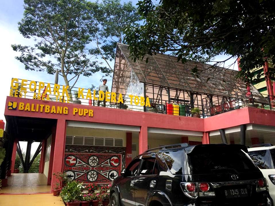 Menara Pandang Tele, Puncak Terbaik Menikmati Kepingan Surga Samosir ...