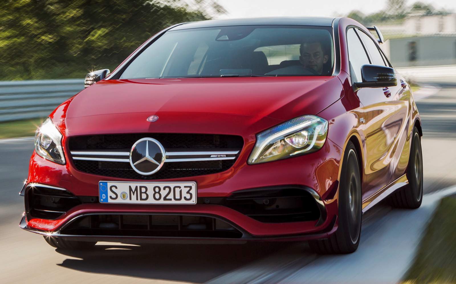Mercedes A45 AMG 2016: vídeo e especificações técnicas