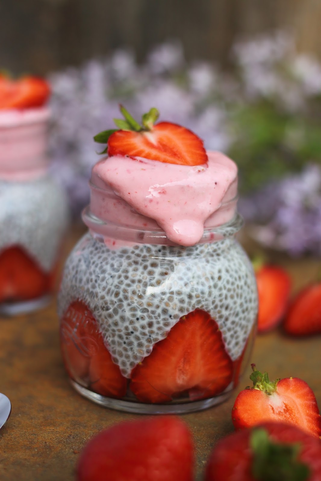 Deser chia z truskawkami