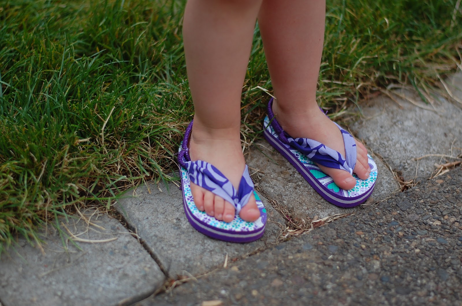 Beth Being Crafty: Catching Up...kiddo flip flops and another baby dress!