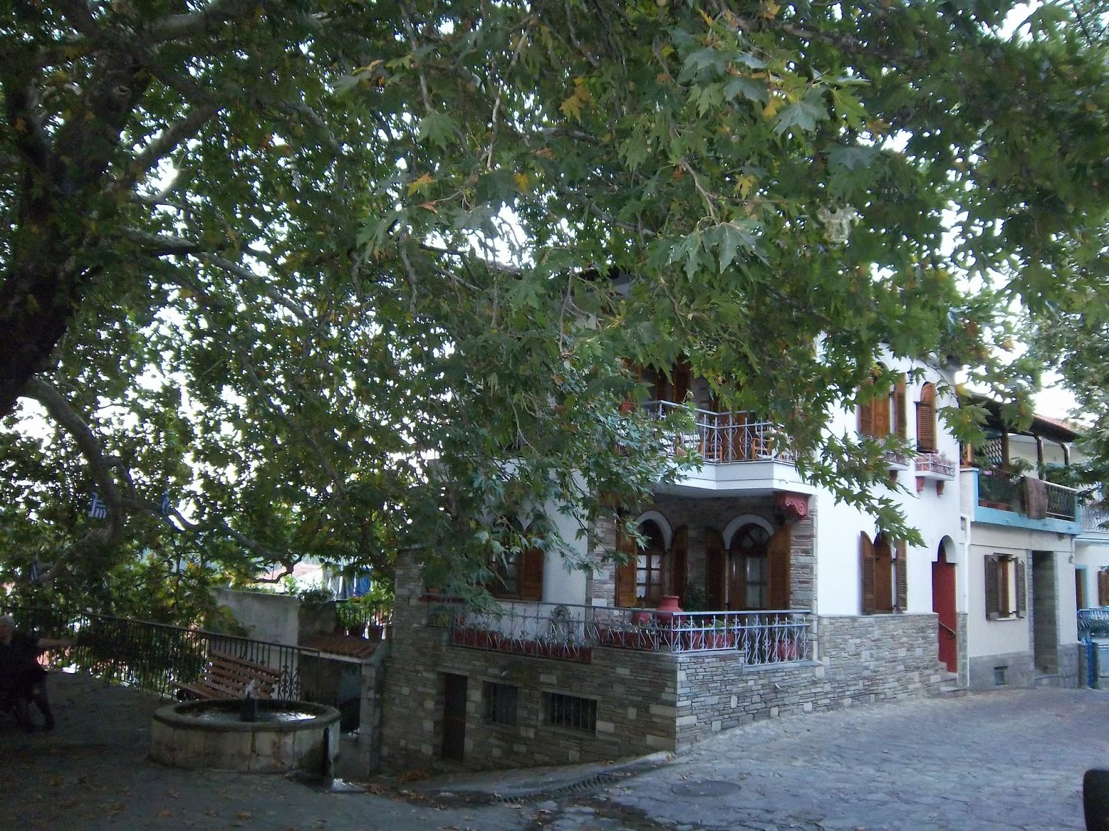 ΓΕΡΟΠΛΑΤΑΝΟΣ ΛΕΧΟΒΟΥ ΠΑΡΑΔΟΣΙΑΚΗ ΤΑΒΕΡΝΑ ΠΑΡΑΔΟΣΙΑΚΟ ΚΑΦΕΝΕΙΟ
