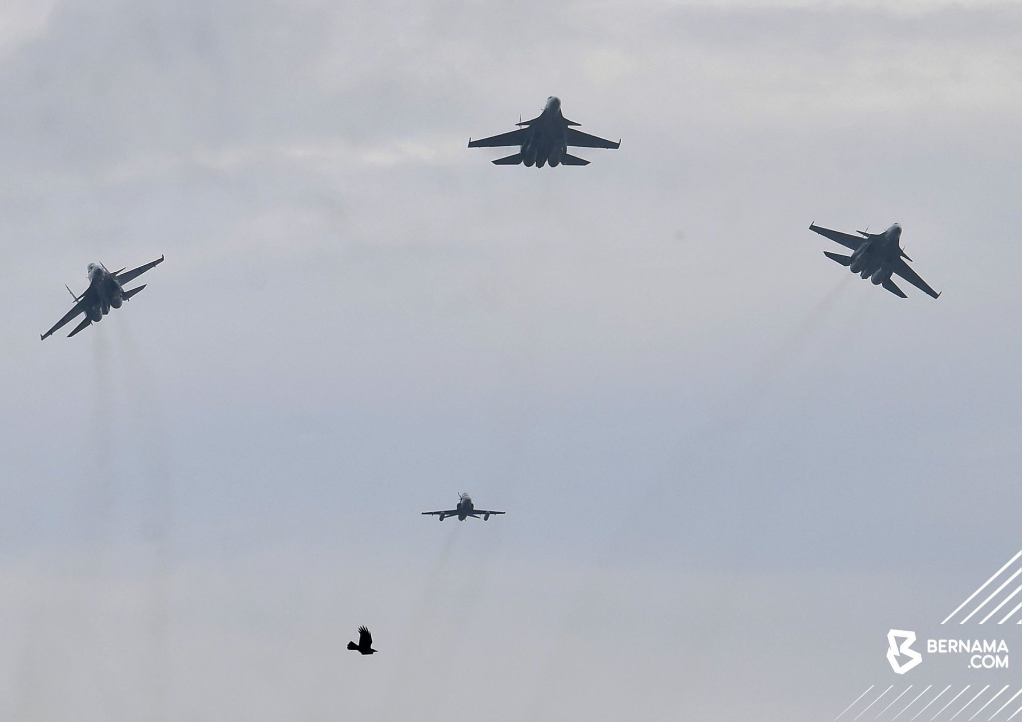 Pesawat tempur milik Tentera Udara Diraja Malaysia (TUDM) melakukan ...