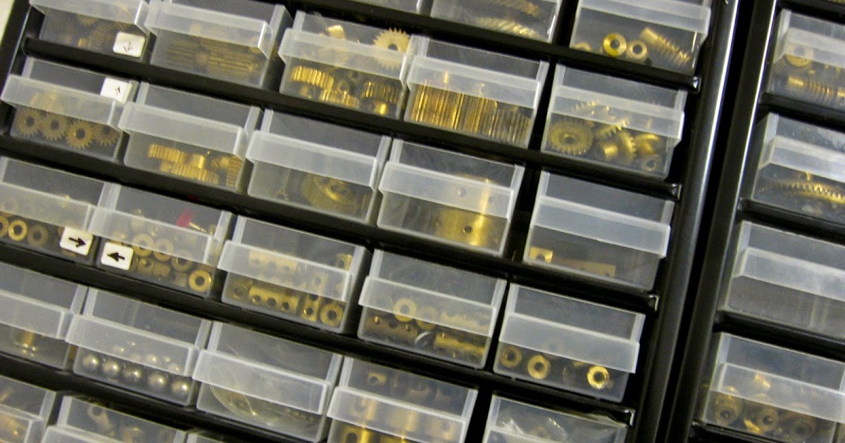 Ralph and Sue's Meccano News: Our Meccano storage...