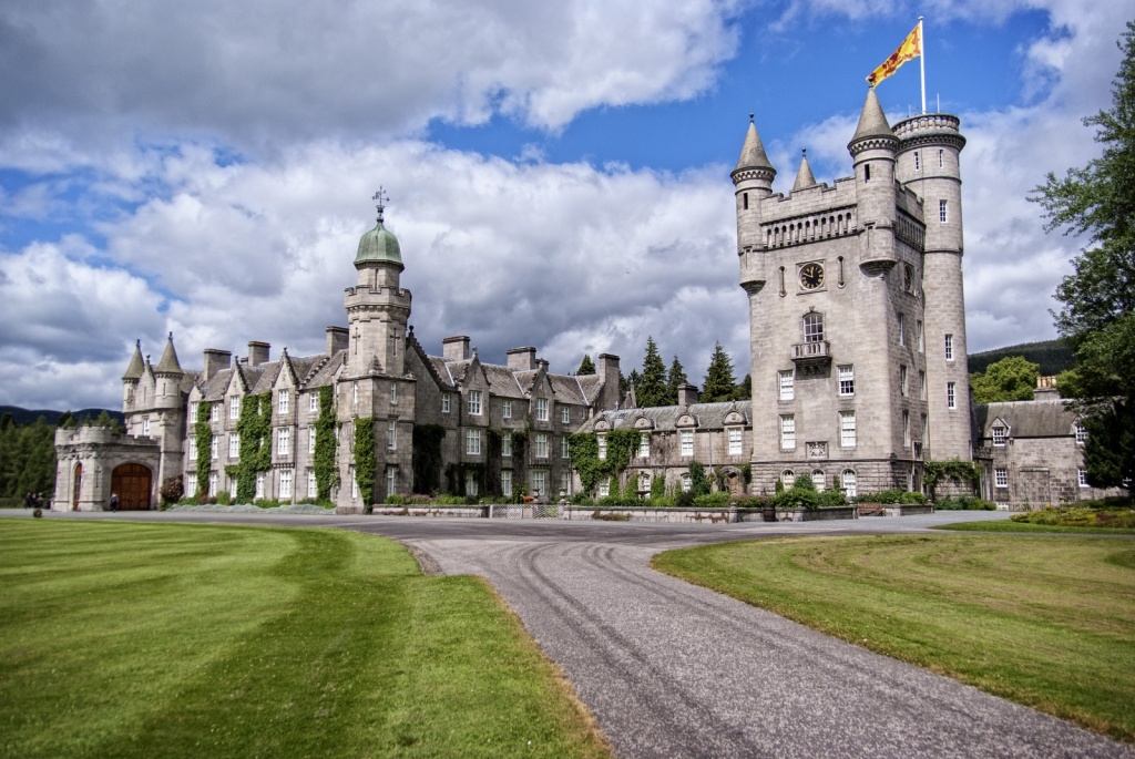 Balmoral Castle, Ballater, Scotland (with Map & Photos)