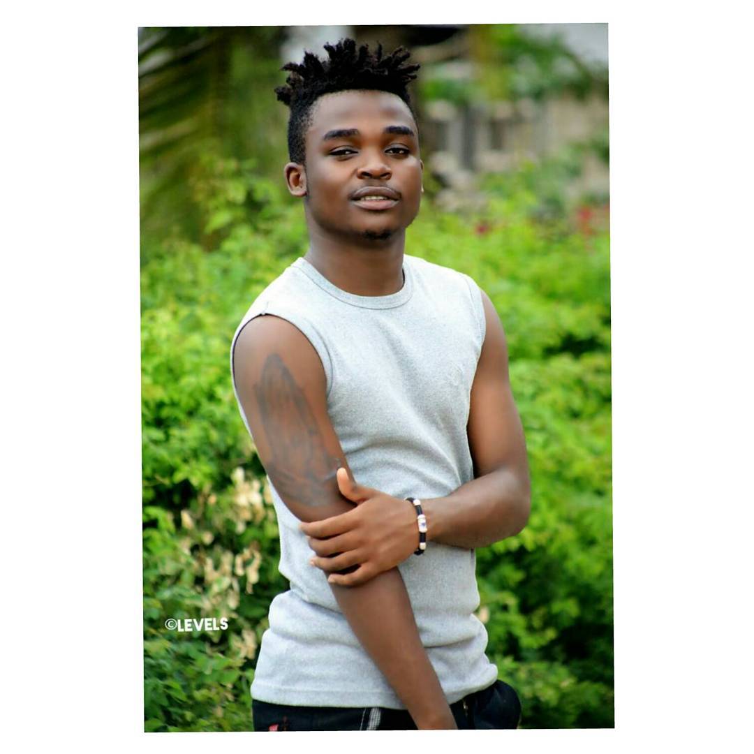 Mwimbaji Aslay ni Bandika Bandua...Tazama Hapa Video ya Wimbo wake Mpya ...