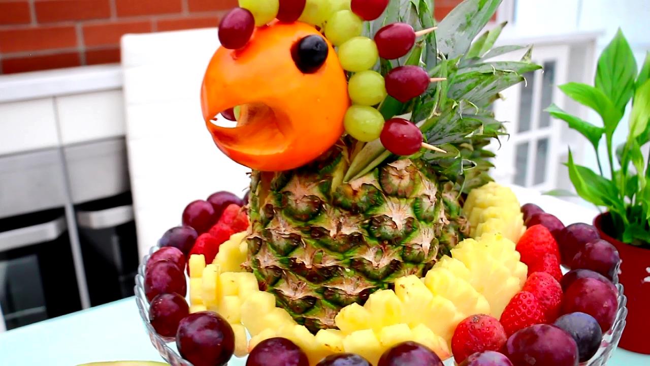 ItalyPaul Art In Fruit Vegetable Carving Lessons Pineapple Garnish italypaul-art-in-fruit-vegetable-carving-lessons-pineapple-garnish
