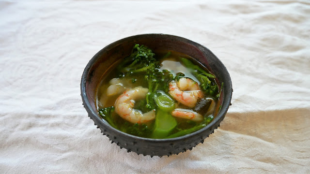 Paastopäivän katkarapu-misokeitto