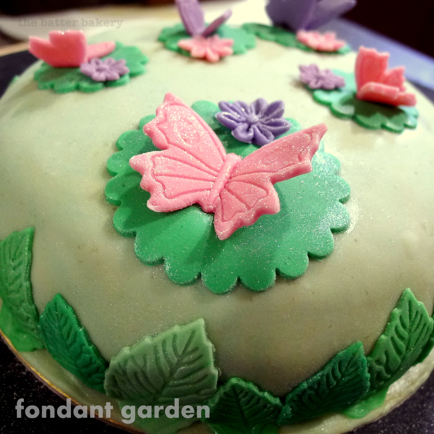the batter baker: Fondant Garden
