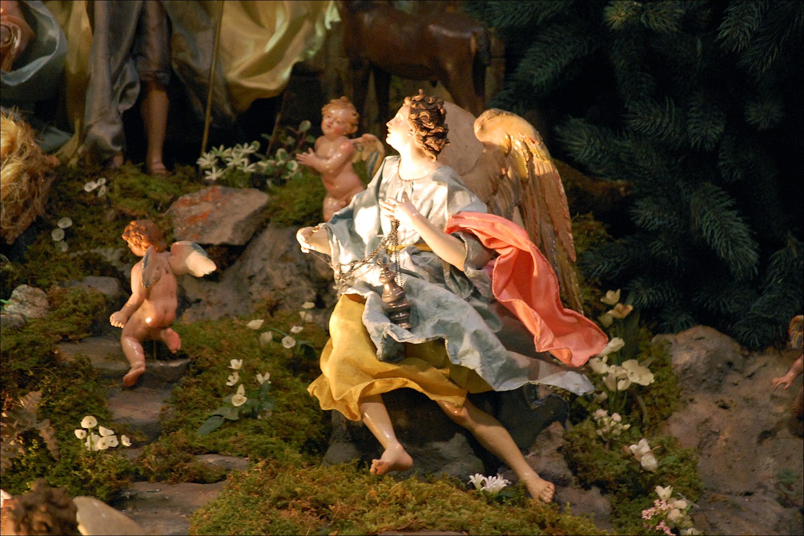 Il Regno: A Look at the 2015 Metropolitan Museum of Art’s Angel Tree ...