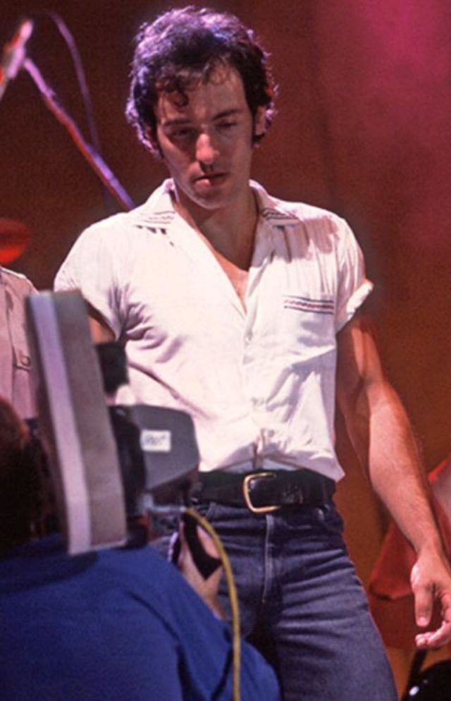 30 Rare Vintage Photographs of a Young and Handsome Bruce Springsteen ...