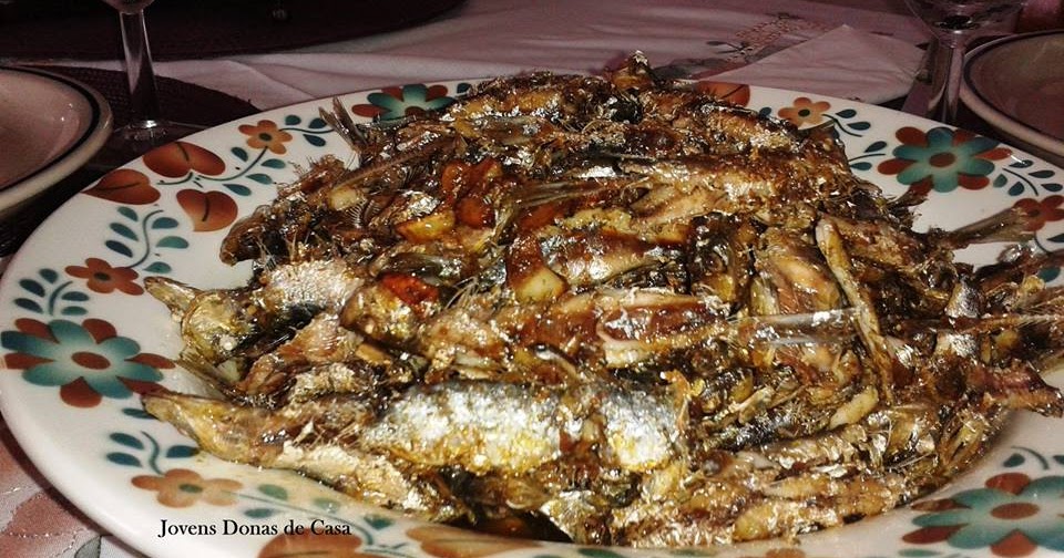 JOVENS DONAS DE CASA : PETINGA FRITA