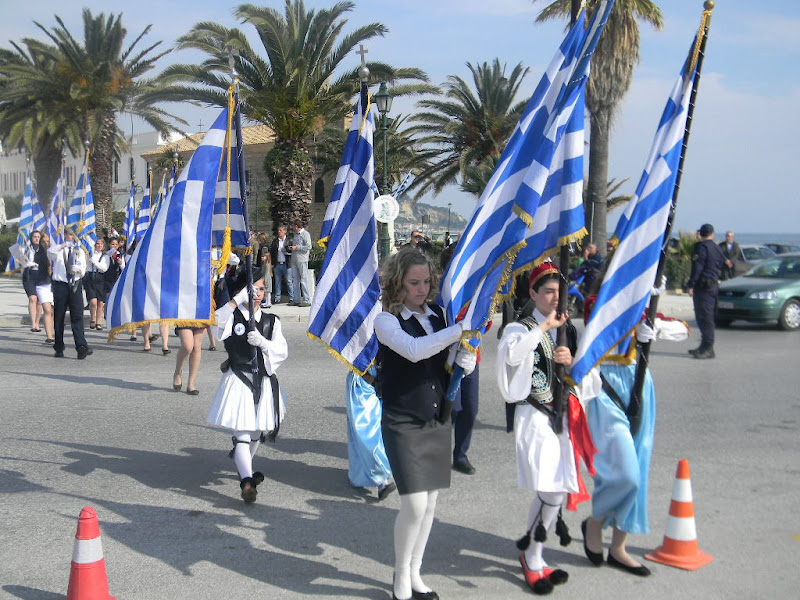 ZantePolClub: ΖΑΚΥΝΘΟΣ:ΚΑΤΑΘΕΣΗ ΣΤΕΦΑΝΩΝ ΕΠΙΣΗΜΩΝ ΣΤΟ ΜΝΗΜΕΙΟ ΗΡΩΩΝ ΦΩΤΟ