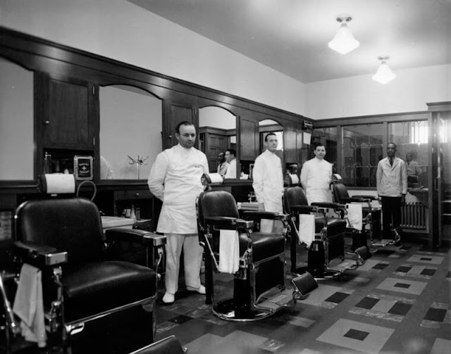 Vintage Photos Show What Barbershops Looked Like in the Early 20th ...