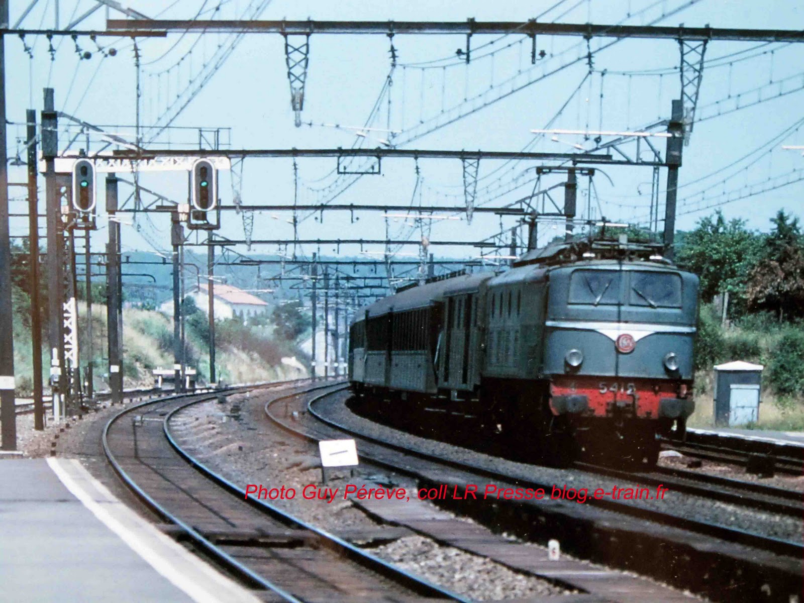 Loco-Revue: 2D2 5400 Jouef : c'est pour bientôt