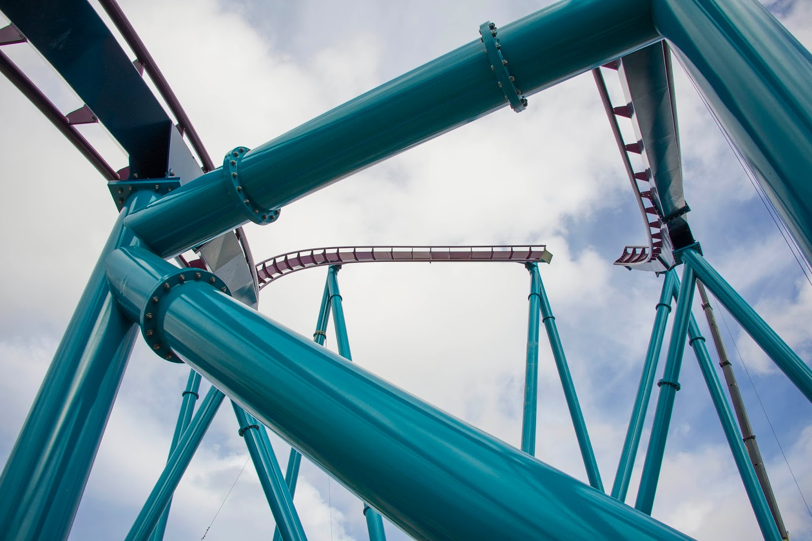 NewsPlusNotes: SeaWorld Orlando Completes Track for New Mako Roller Coaster