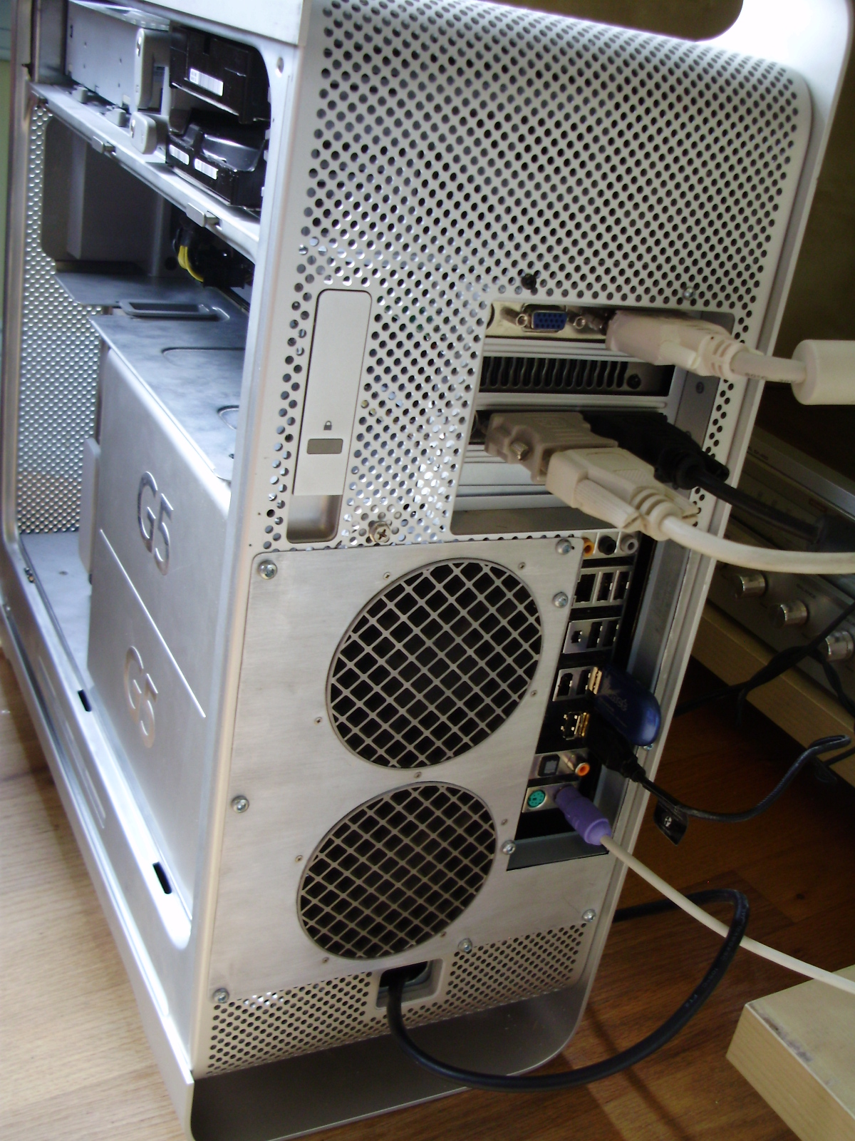BuildIts: How to Fit Your PC in a Power Mac G5 Case