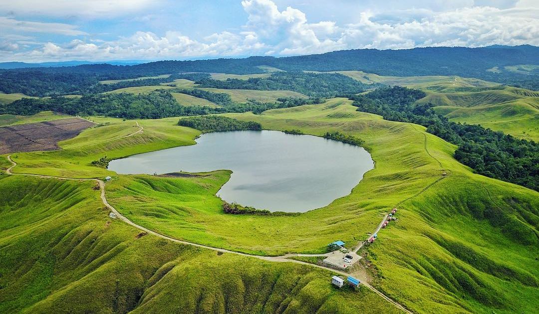 BERAWAL DARI DANAU SENTANI BERAKHIR DI TELAGA CINTA PAPUA - falkhi