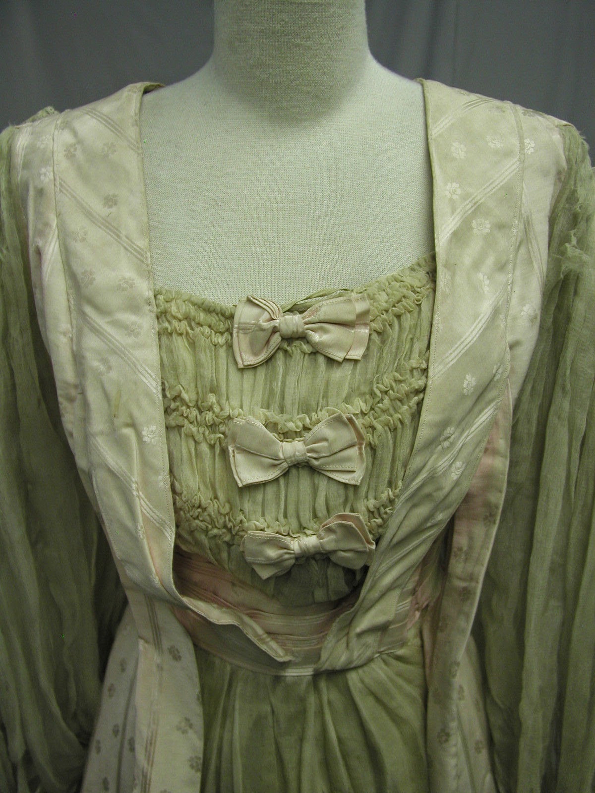 All The Pretty Dresses: Edwardian Tea Gown