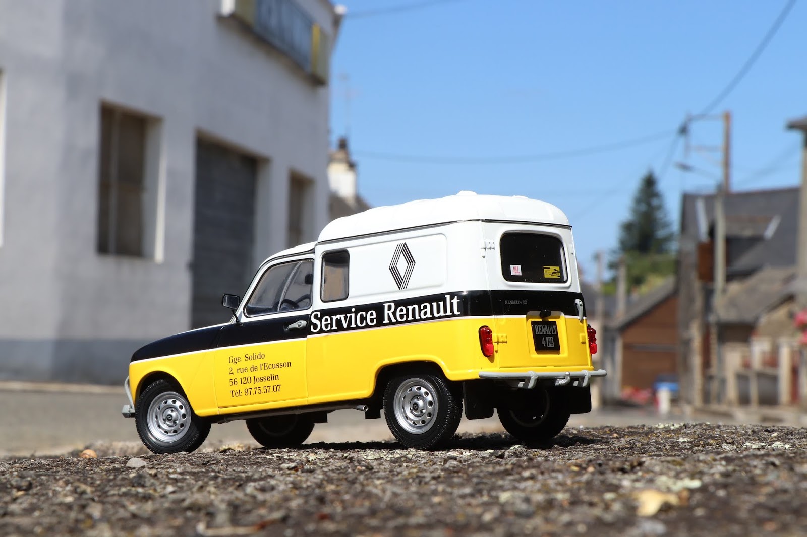 Deux Renault 4L fourgonnette disponibles chez Solido à l'échelle 1/18 ...