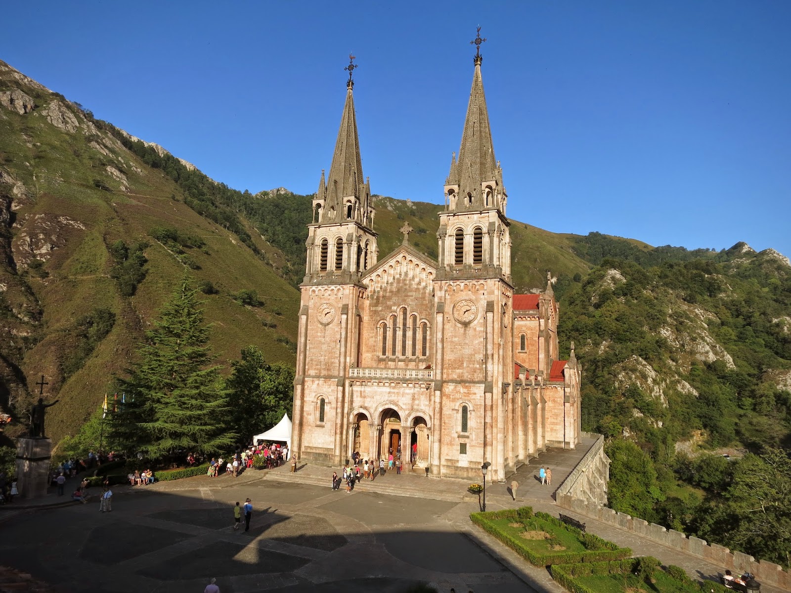Gran Hotel Pelayo: LA BASÍLICA DE COVADONGA