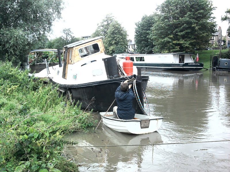 Securing a boat during a flood - General Boating - Canal World