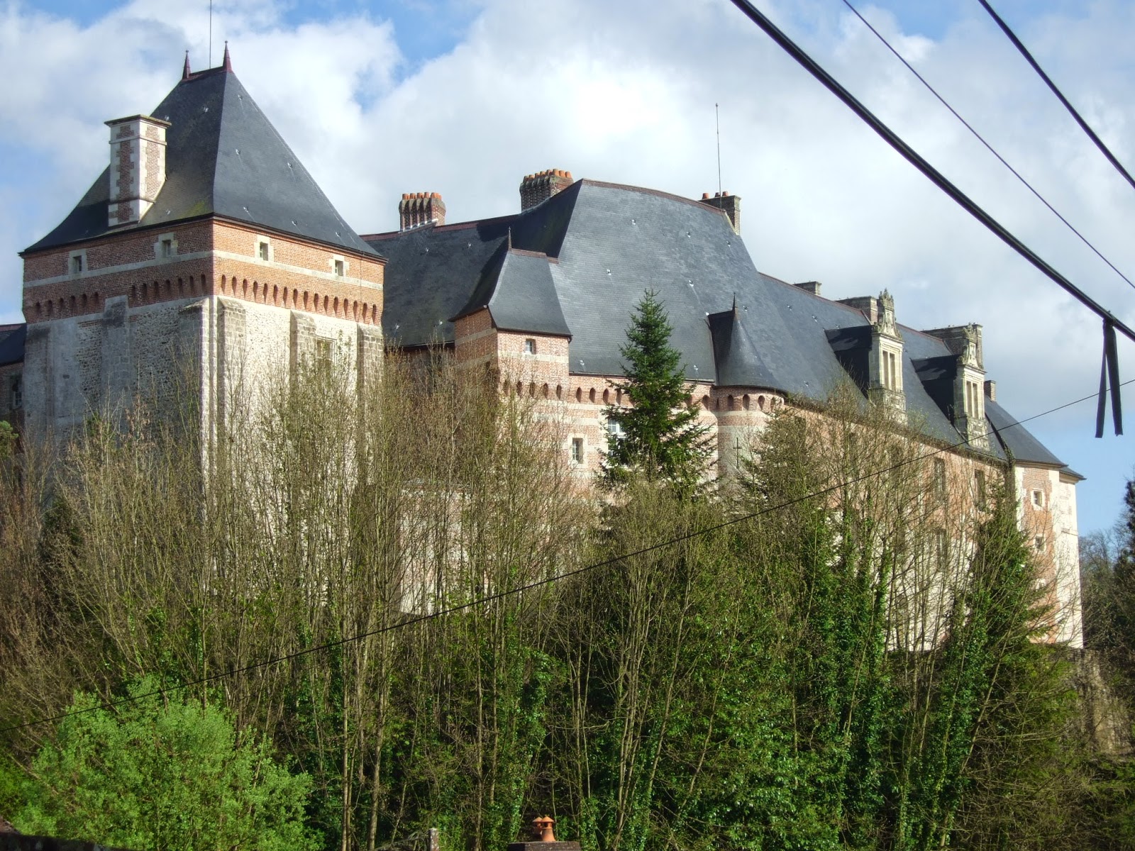 Manoirs du pays de Caux: Valmont, château-fort
