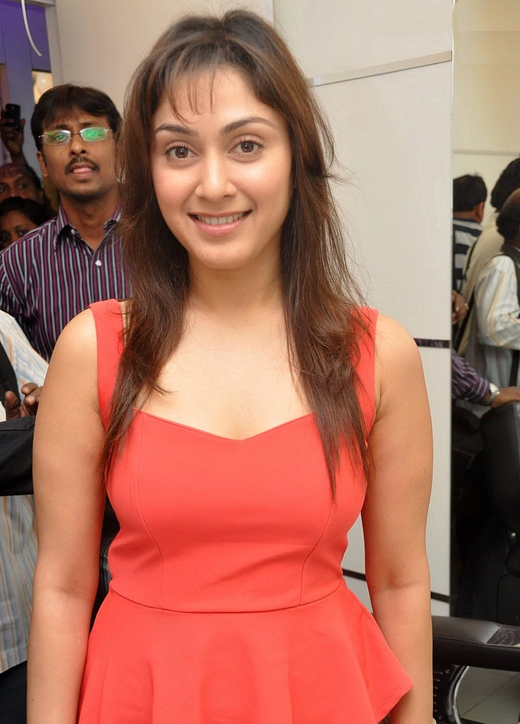 manjari phadnis kiss – Raag.fm Bollywood News | Collection | Movies ...