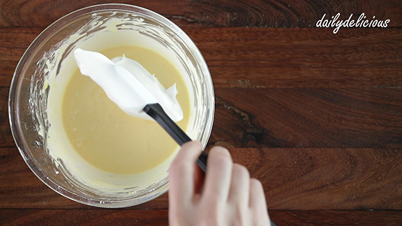 dailydelicious: Japanese Cotton Cheese Cake: Light, soft and easy!