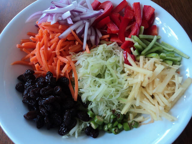 Filipino Food Aficionado: Achara / Atsara (Pickled Green Papaya)