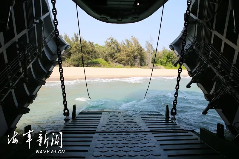 China Defense Blog: PR photos: Old China Navy LST