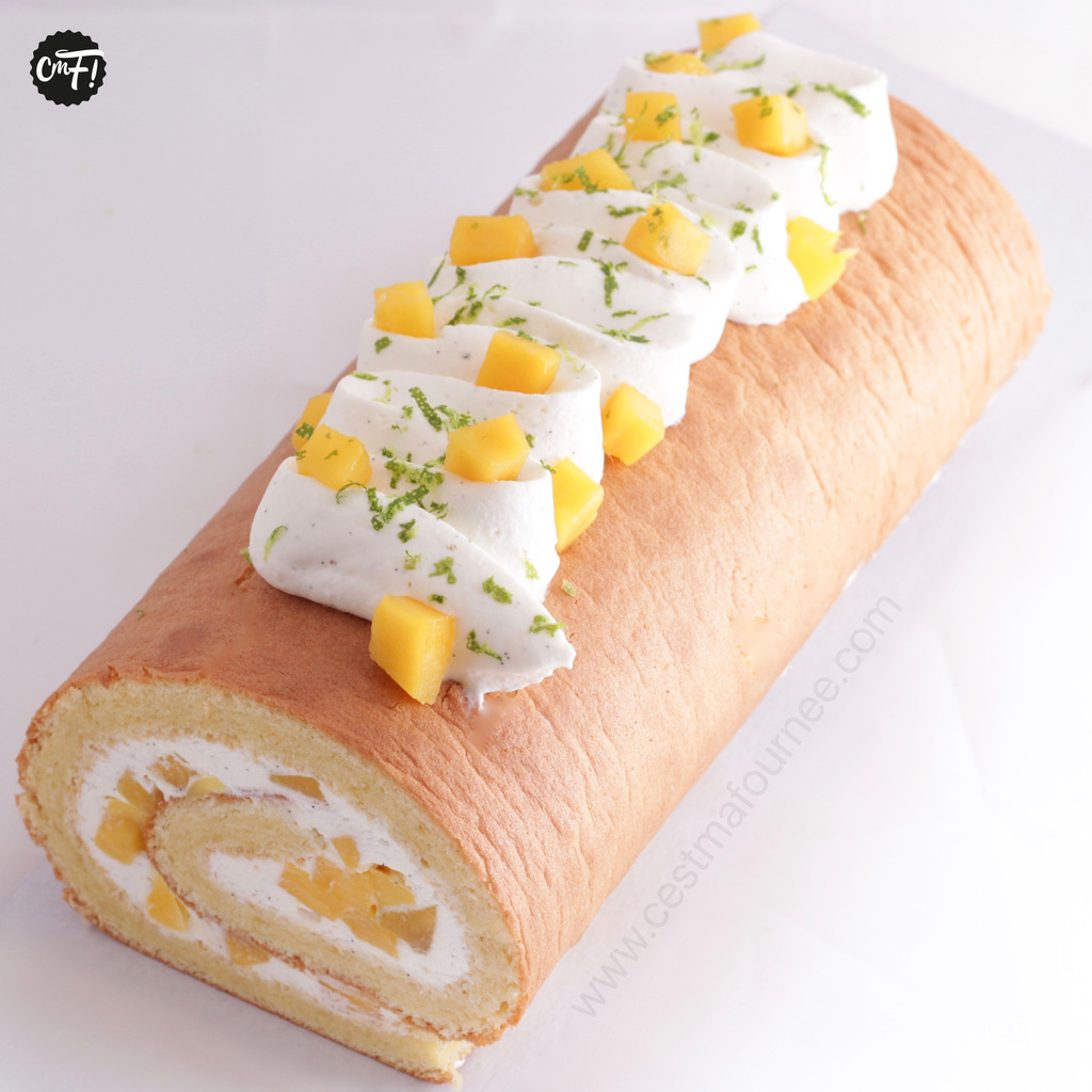 Biscuit roulé à la chantilly et aux fruits frais