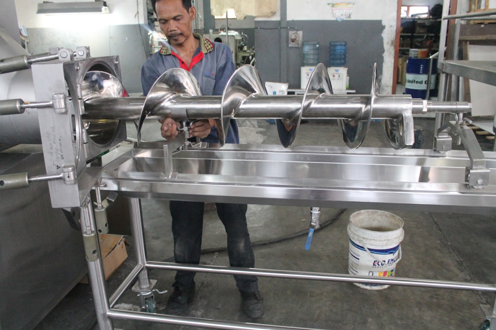 MESIN FARMASI: CARA MEMBUAT ALAT BANTU SCREW GRINDING