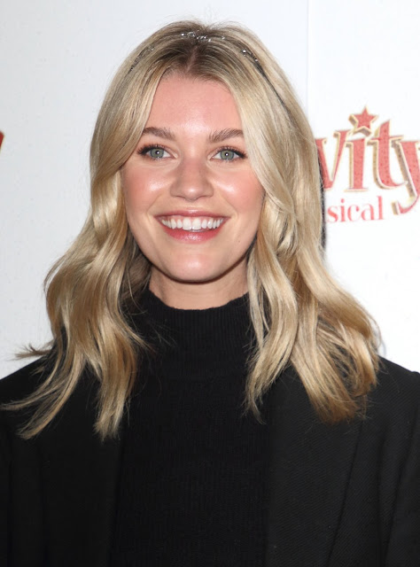 Hannah Cooper Clicks at Nativity! The Musical Press Night Performance ...