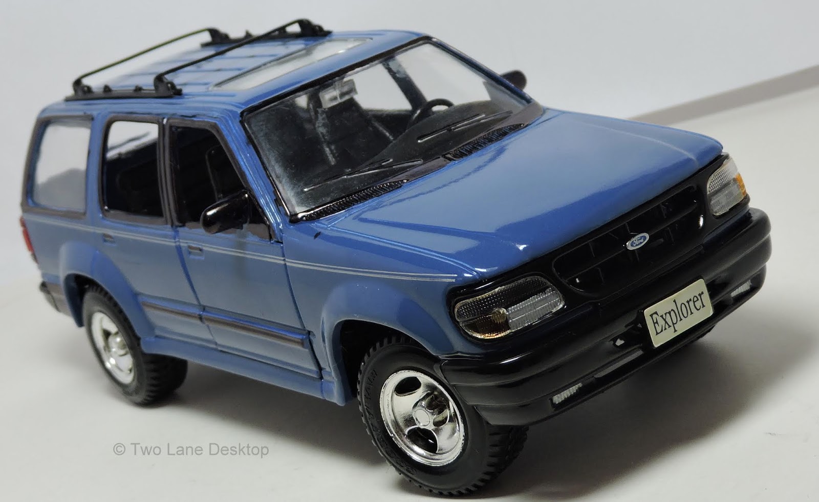 Maisto 1:24 1995 Ford Explorer