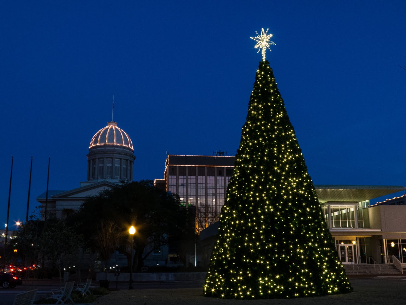 CIOPhoto: MacArthur Square @ Night