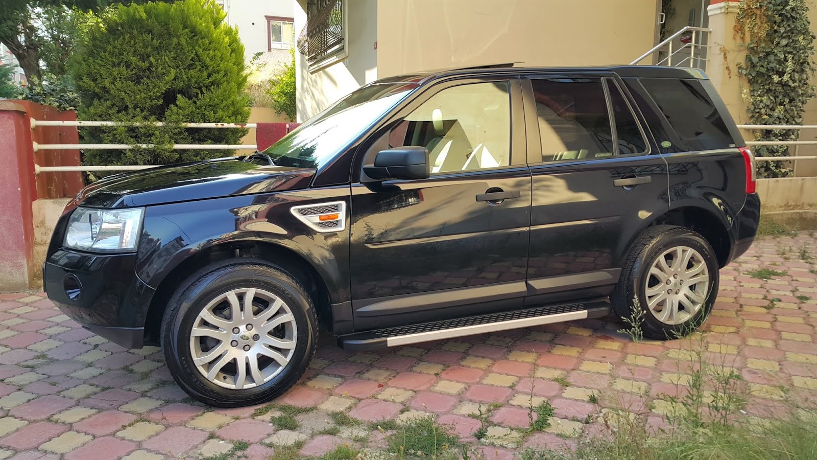 Otomobil Test Garajı: Land Rover - Freelander II 2.2 TD4 HSE