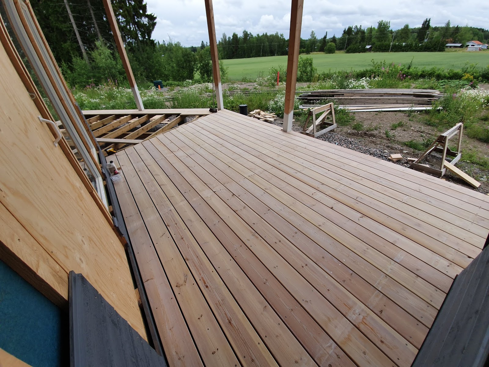 Terassin rakentaminen talon yhteyteen