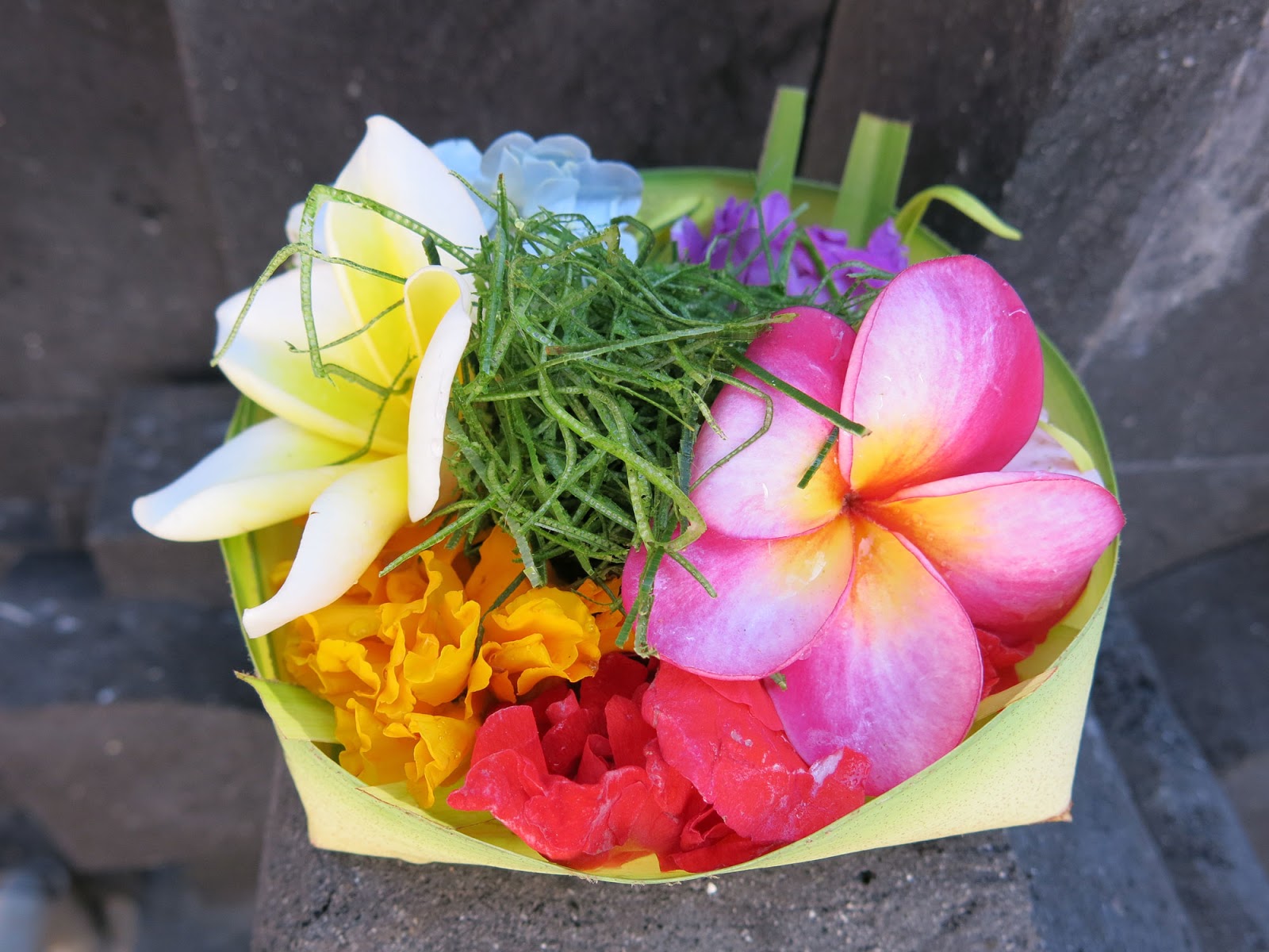 Canang sari - Suara Saking Bali