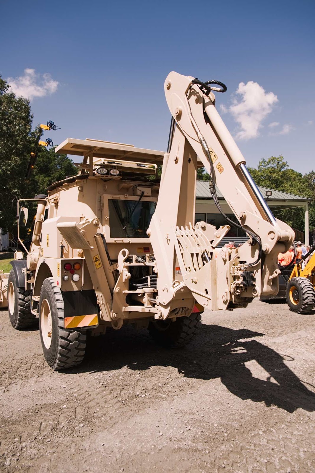 US ARMY BLOG: HMEE-1 (High Mobility Engineer Excavator)