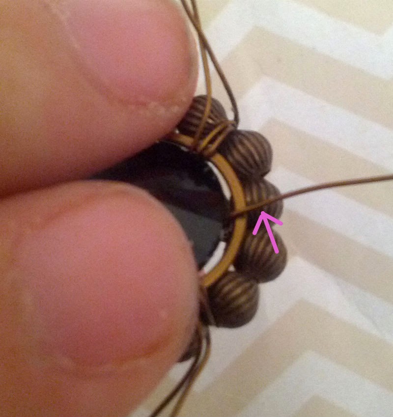 Malfait Luciu: Free Tutorial - Beaded Wire Rivoli Bezel