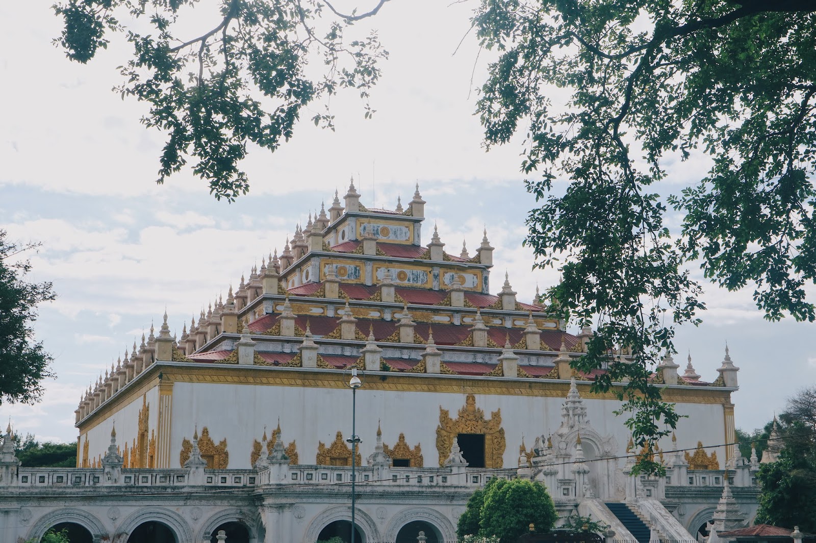 Touring Around Mandalay - Living in the Moment