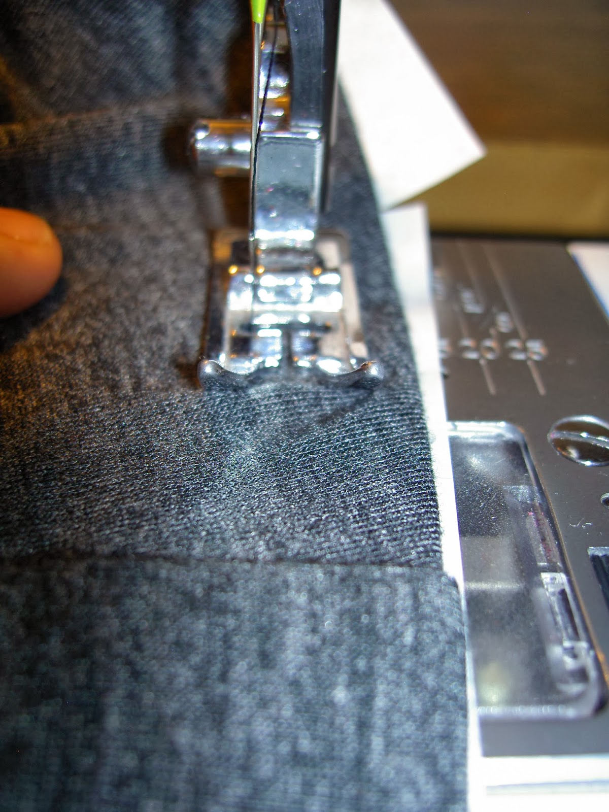 Amanda Sews and other things: Neat knit hemming trick