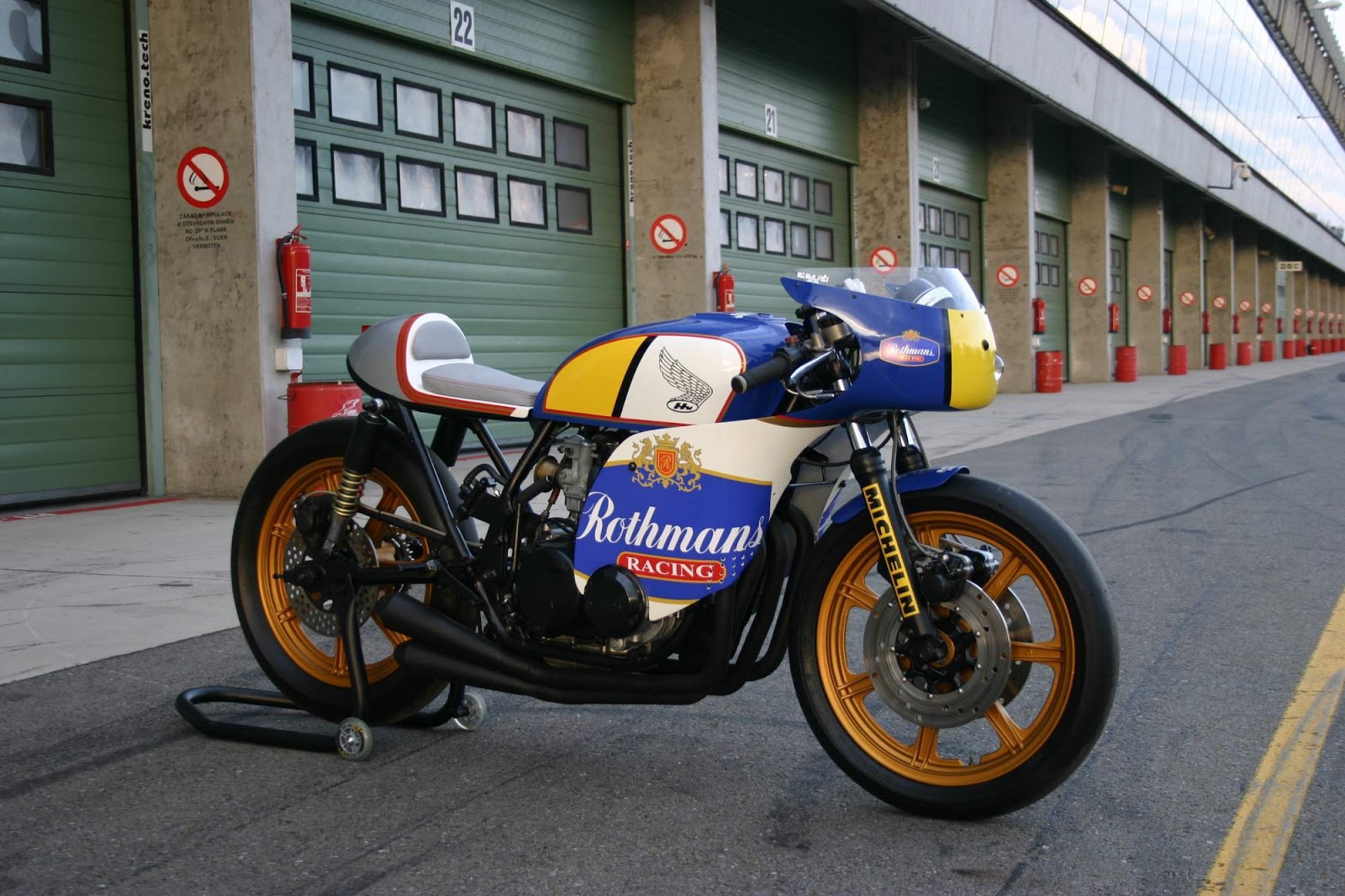 Honda CB500 Rothmans racing - RocketGarage - Cafe Racer Magazine