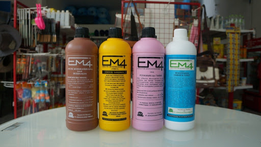 Banyak yang Kurang Tahu, Apa Sih EM4 Itu? Ini Jawabannya! - Ayo Bertani