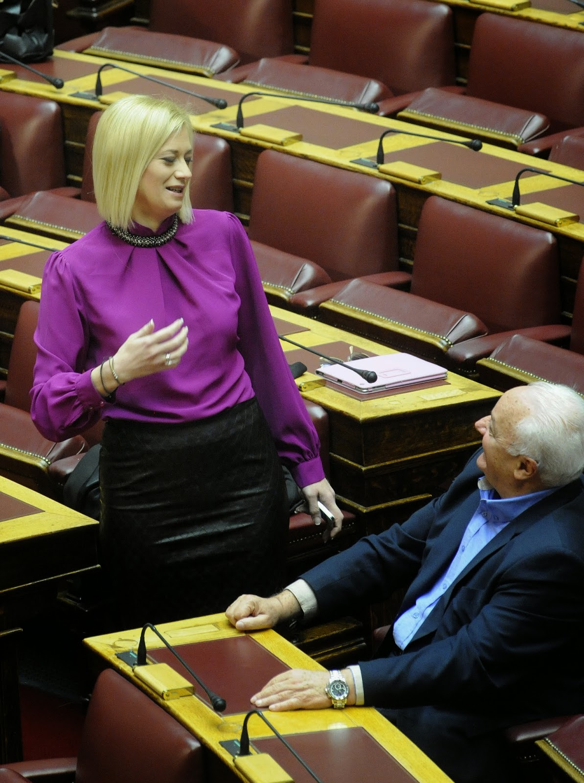 "ΞΕΦΤΥΛΙΣΤΗΚΑΤΕ ΟΜΑΔΙΚΩΣ" ΛΕΕΙ ΤΩΡΑ ΚΑΙ ΣΥΝΕΧΙΖΕΙ ΝΑ ΞΕΣΤΟΜΙΖΕΙ ...