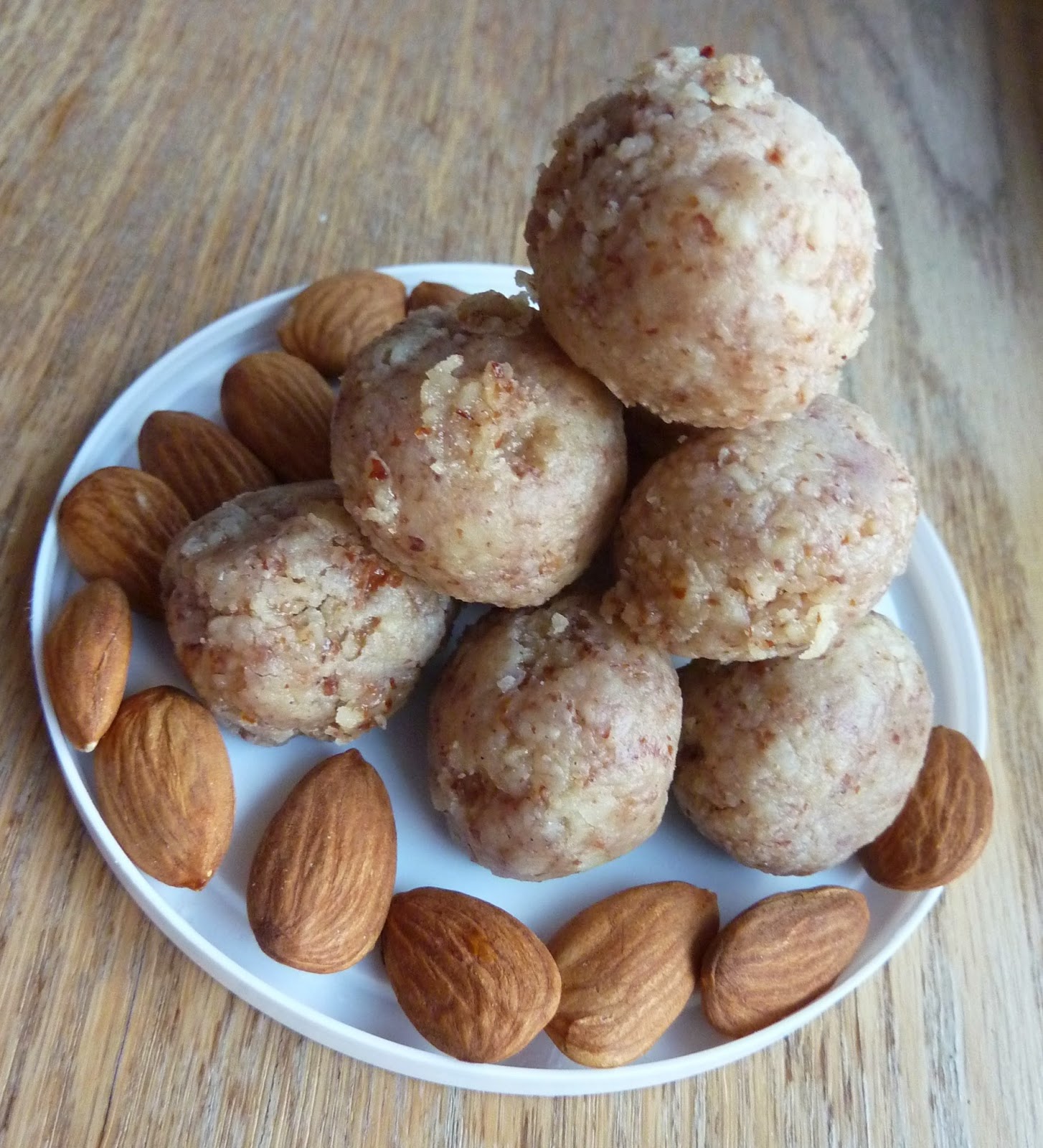 Simple and easy vegetarian recipes : Badam laddu / Almond Balls