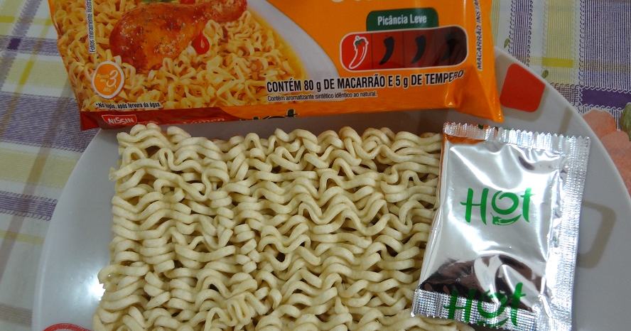 Sopa de Miojo Com Ervilha Enlatada